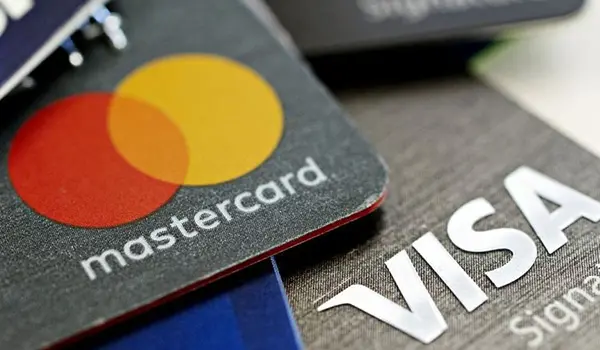 Sự khác biệt giữa thẻ MasterCard và Visa Card